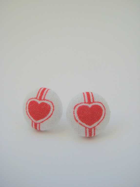 Hvite øredobber med hjerte- medium størrelse - Epla