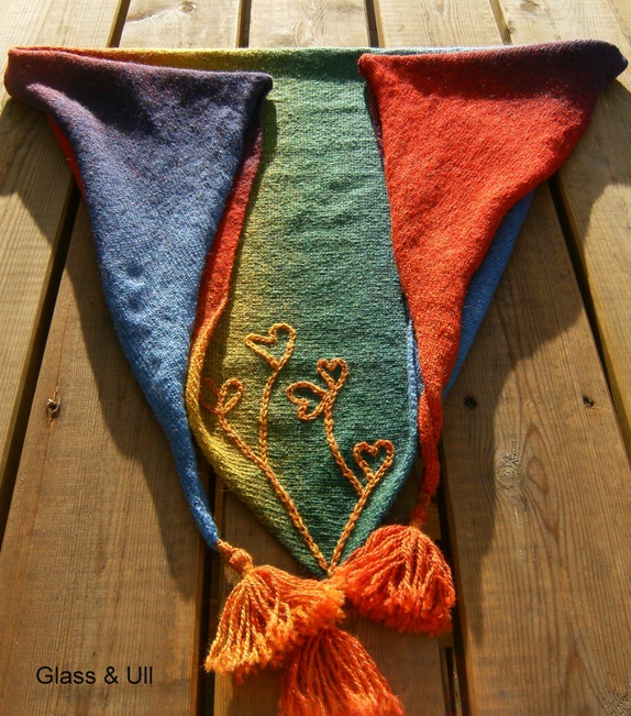 Stort regnbuesjal med hjertepynt - Epla