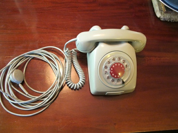 Klassisk grå analog telefon fra 70 tallet - Epla