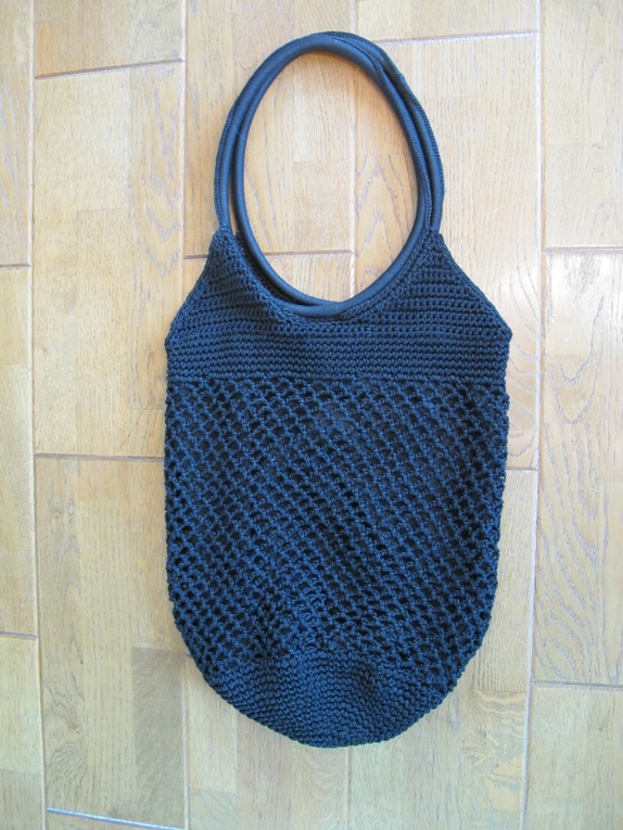 Pent og praktisk sort heklet handlenett - Epla