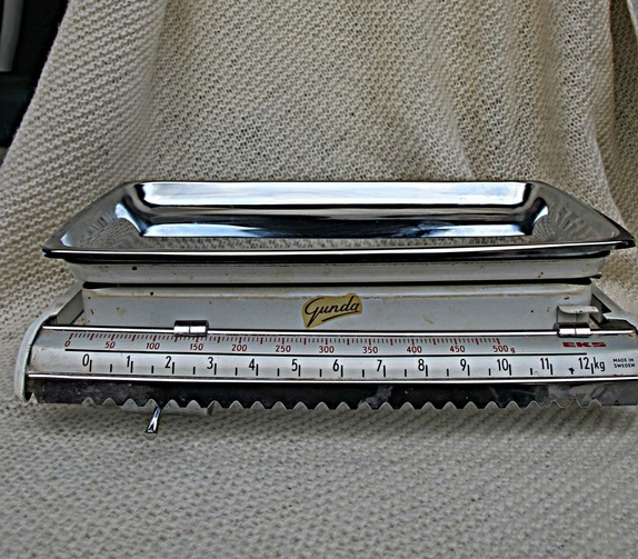 Original kjøkkenvekt Gunda fra 1960 tallet - Epla