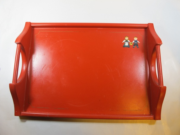 Rødmalt serveringsbrett i tre - Epla