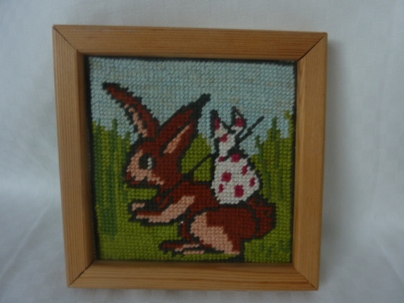 Lite brodert bilde i treramme - Epla