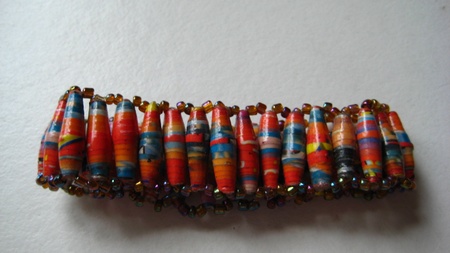 Armbånd fra "Beads for Education". - Epla