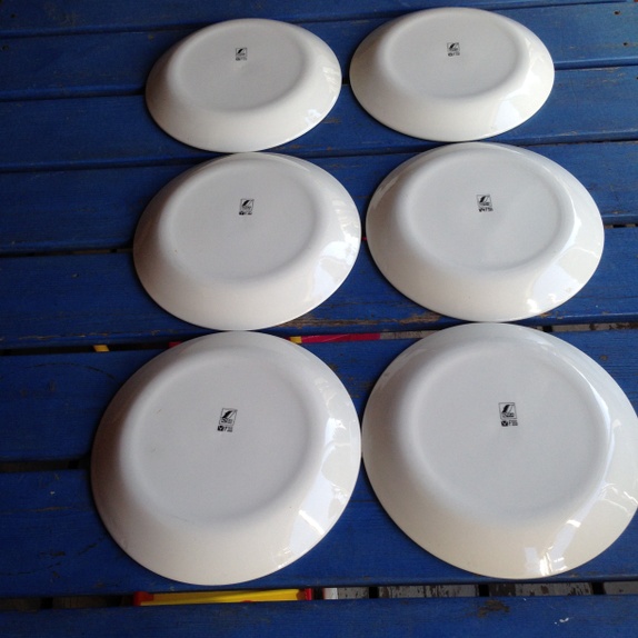 Seks asjetter - "Lilje" av Rolf Frøyland for Figgjo. - Epla