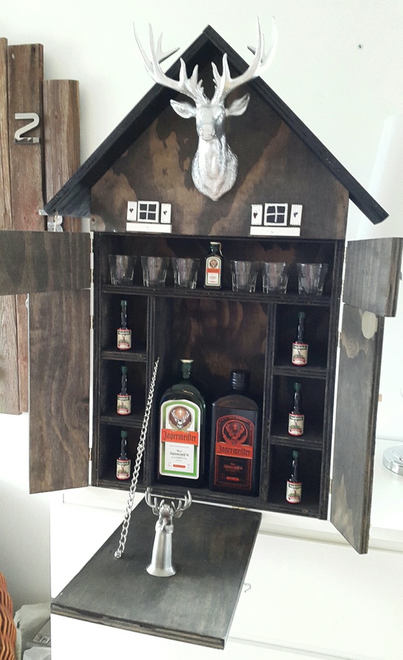 Jægermeister hus bar. - Epla