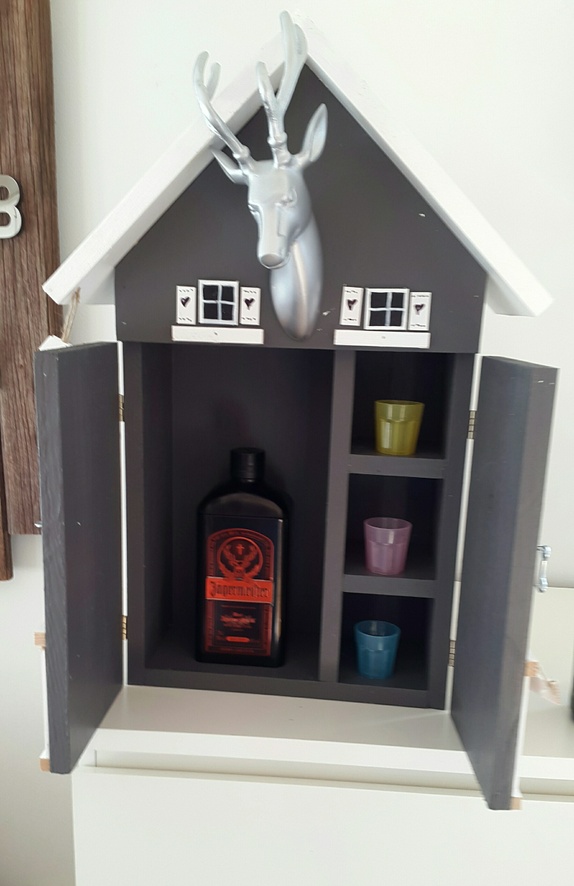 Jakthytte bar skap - Epla