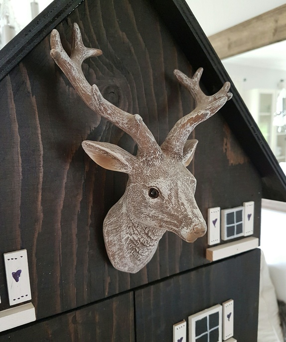 Jægermeister Barskap med hjortehode. - Epla