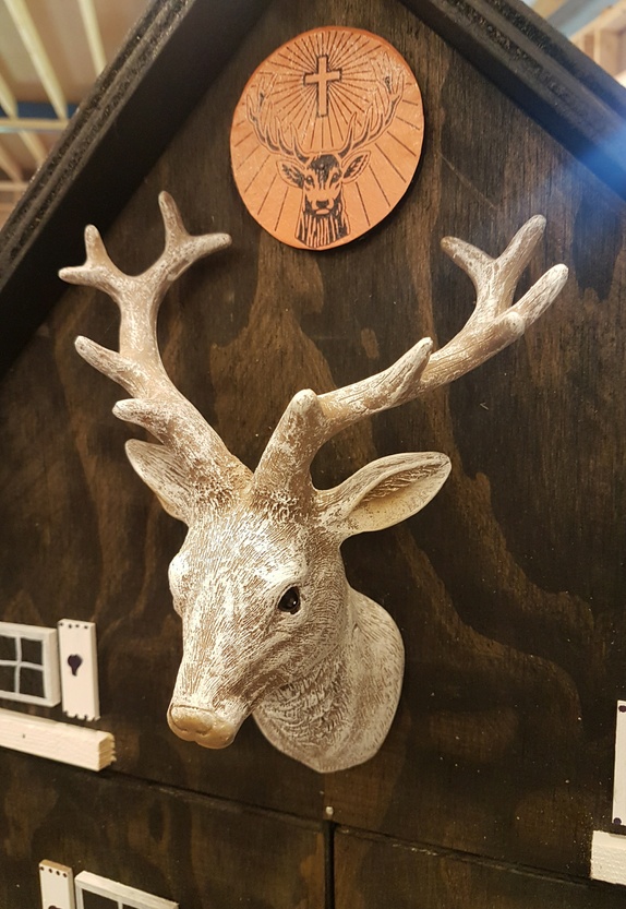 Jægermeister Barskap med hjortehode. - Epla