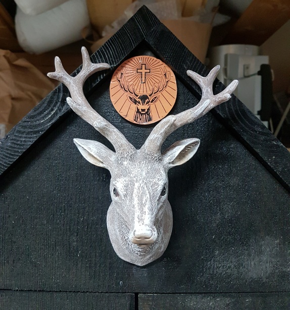 Jægermeister Barskap med hjortehode. - Epla