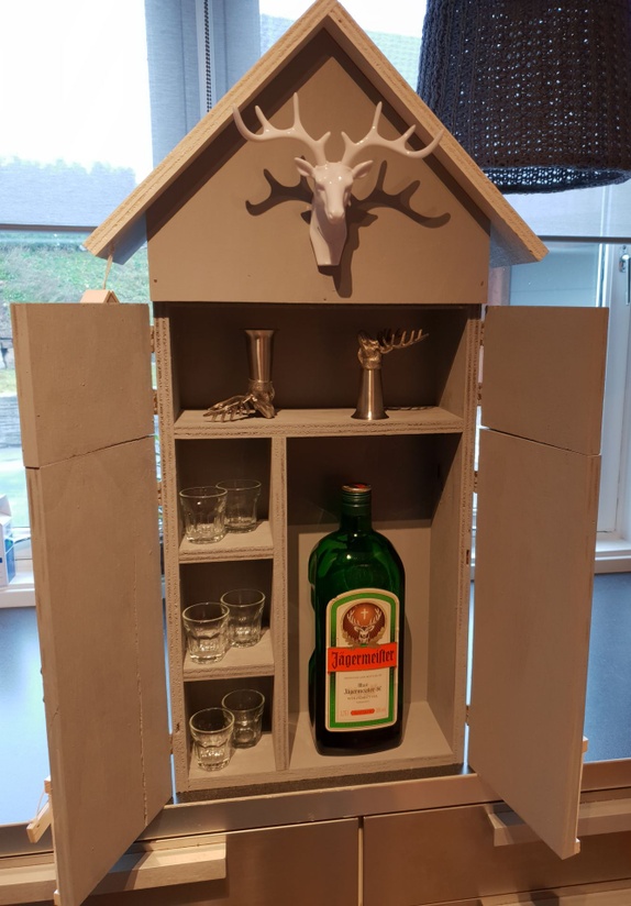 Husbar med hjortehode. - Epla