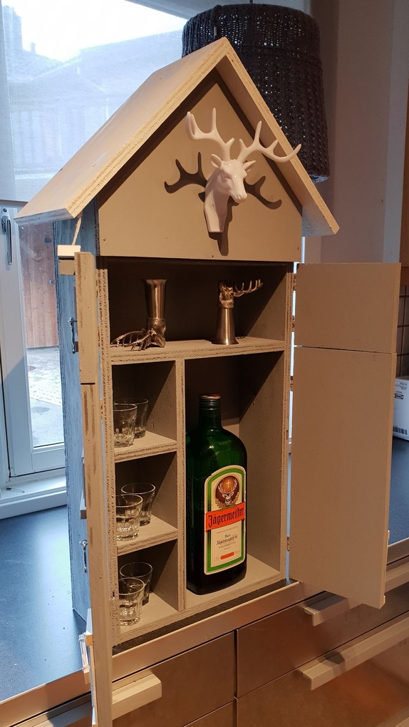 Husbar med hjortehode. - Epla