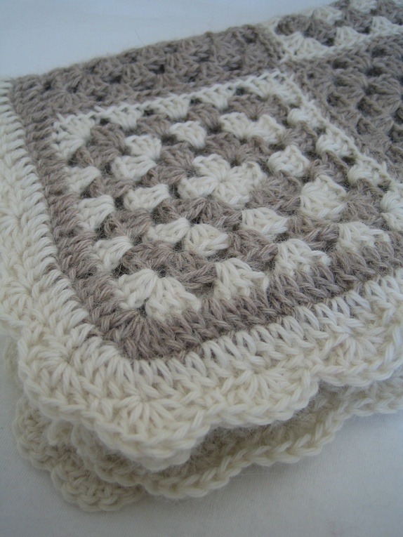 Tradisjonelt babyteppe i myk alpakka - Epla