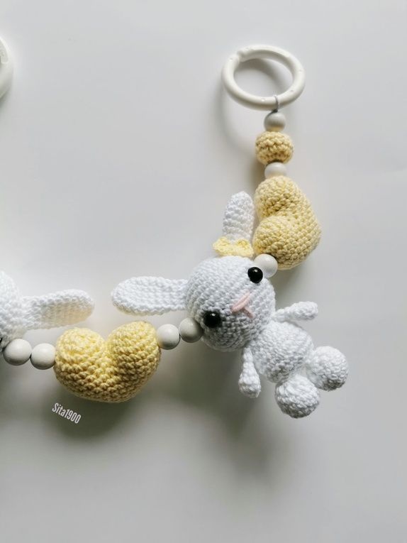 Vognpynt - kaniner med gule hjerter - Epla