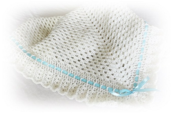 Nydelig babyteppe i hvitt - Epla