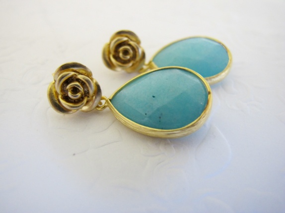 Øredobber med turkise glasstener og roser - Epla