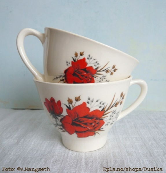 2 Figgjo kopper med skåler. - Epla