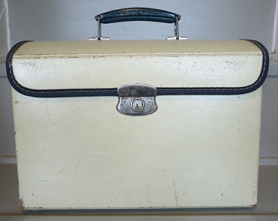 42 mønster fra 1950 tallet og sybok i koffert- Den store syboken - Ella ...