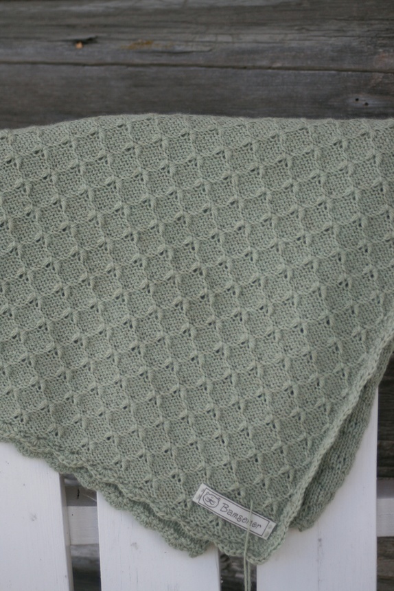 Strikket babyteppe i alpakka - Epla