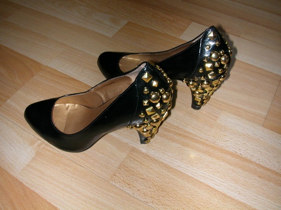 SALG -30% Sorte pumps med gullnagler, str 37 - Epla