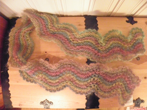 Strikka skjerf i melert mohair - Epla