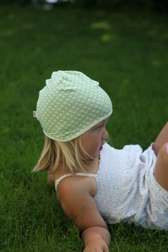 Barnelue med små hjerter: str M (ca 2-4 år) - Epla