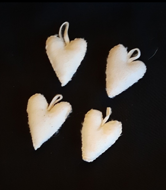 Hjerter i skinn. Kr 10,- pr stk - Epla