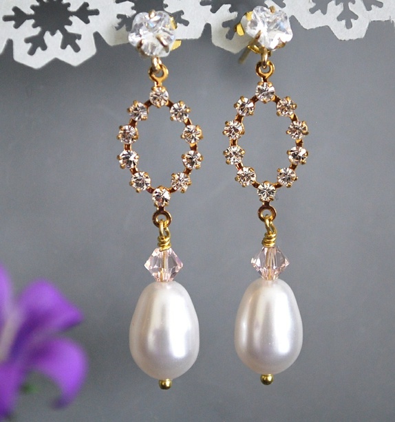 Zircon blomst, champagne og hvite perler. - Epla