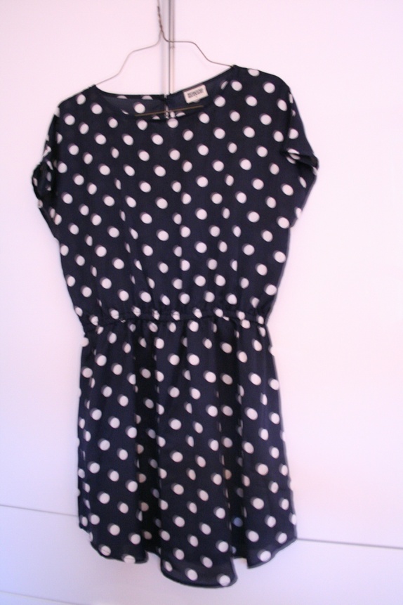 Prikkete kjole fra Weekday - Epla