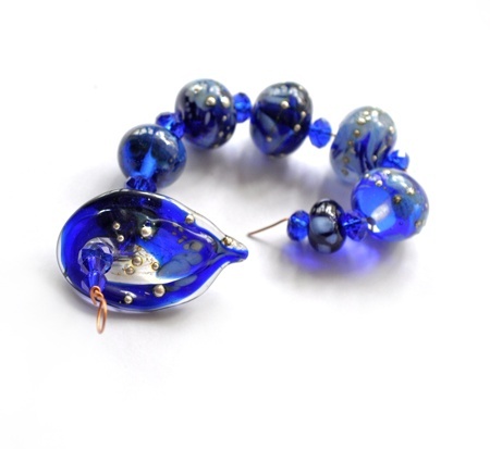 anheng og 5 lampworkperler, blå - Epla