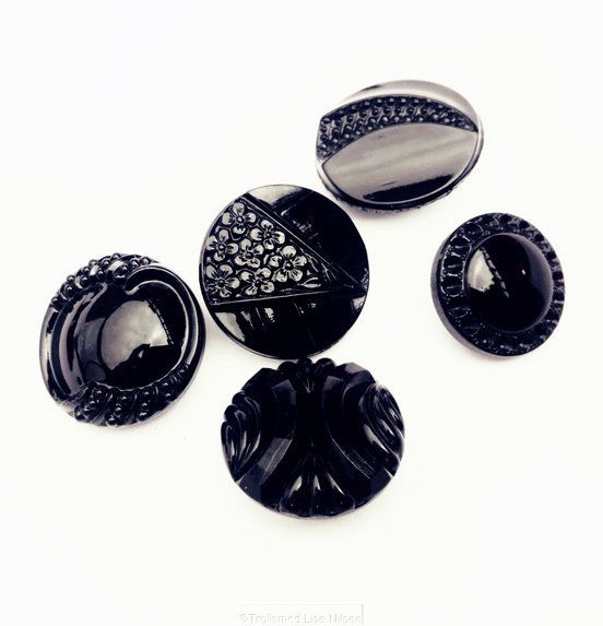 5 assorterte gamle sorte knapper - Epla