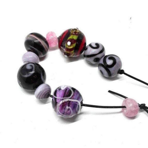 Lilla/rosa sett lampworkperler - Epla