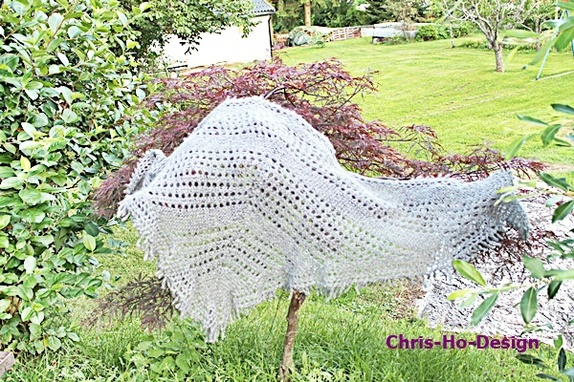 Florlett sjal i grått og sølv. - Epla