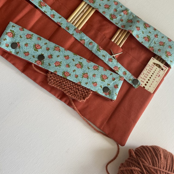 Strikkepinnemappe og pinneholder - Epla