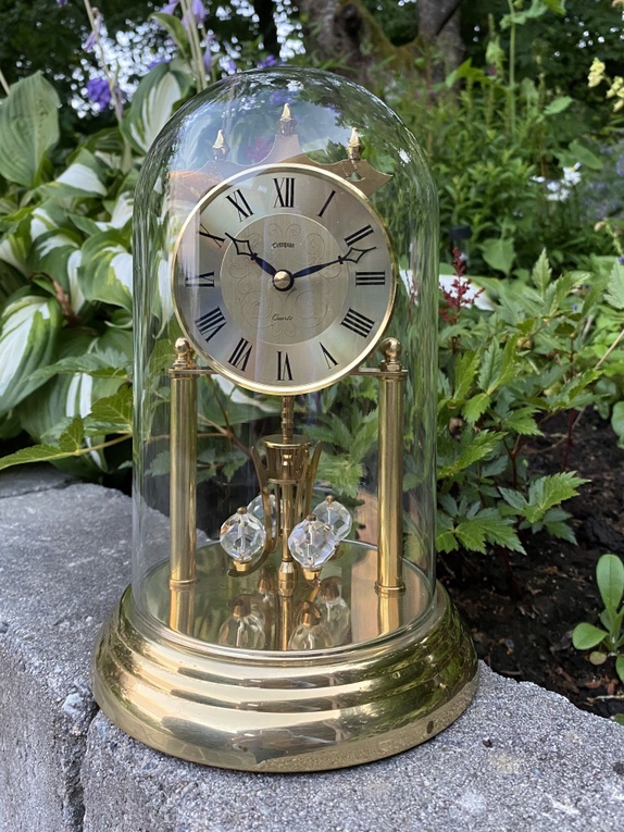 Klokke med glasskuppel - Epla