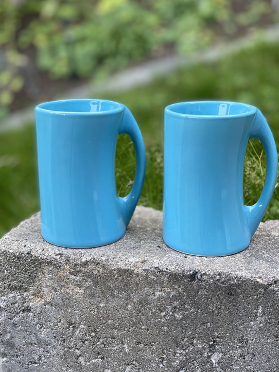 2 turkise krus av Johan Verde - Epla
