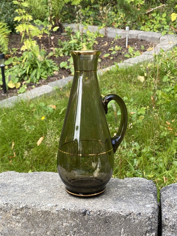 Karaffel i sotet glass med gulldekor - Epla