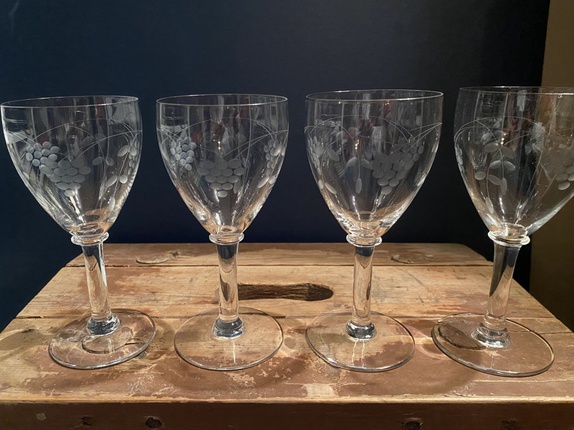4 vintage vinglass med blomstergravyr - Epla