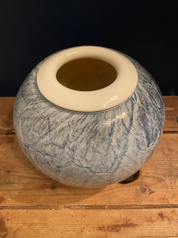 FØR Kr 250,- Lekker, marmorert kulevase - Epla