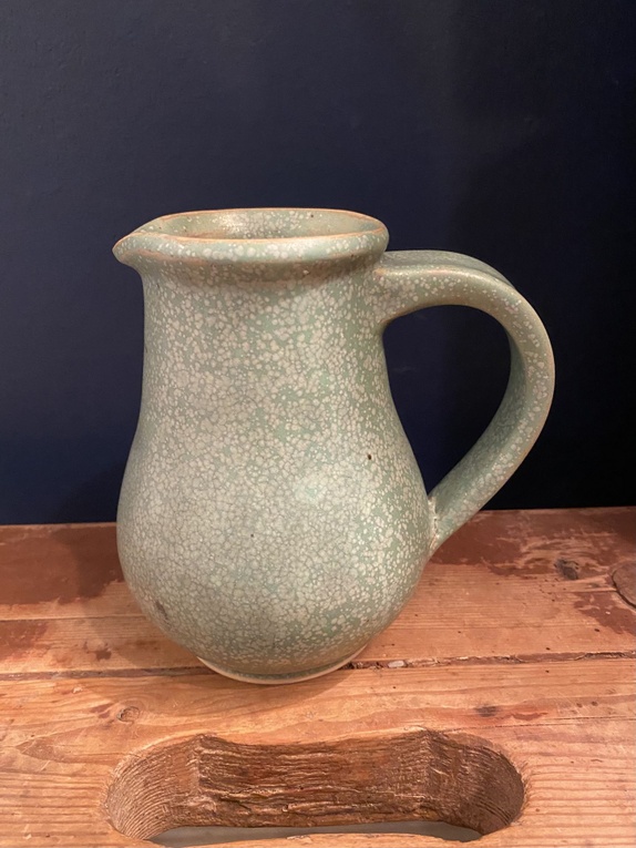 Flott, liten mugge i keramikk av Julie Liebenberg - Epla