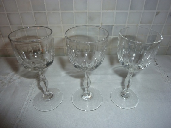 Hadelandglass: Tre munnblåste, olivenslipte hetvinsglass - Epla