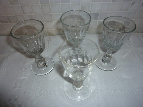 Hadelandglass: Fire gamle munnblåste hetvinsglass - Epla