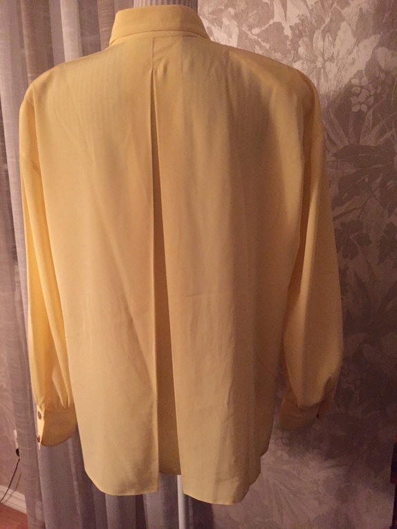 Lekker, gul bluse, str. 42/44 - Epla