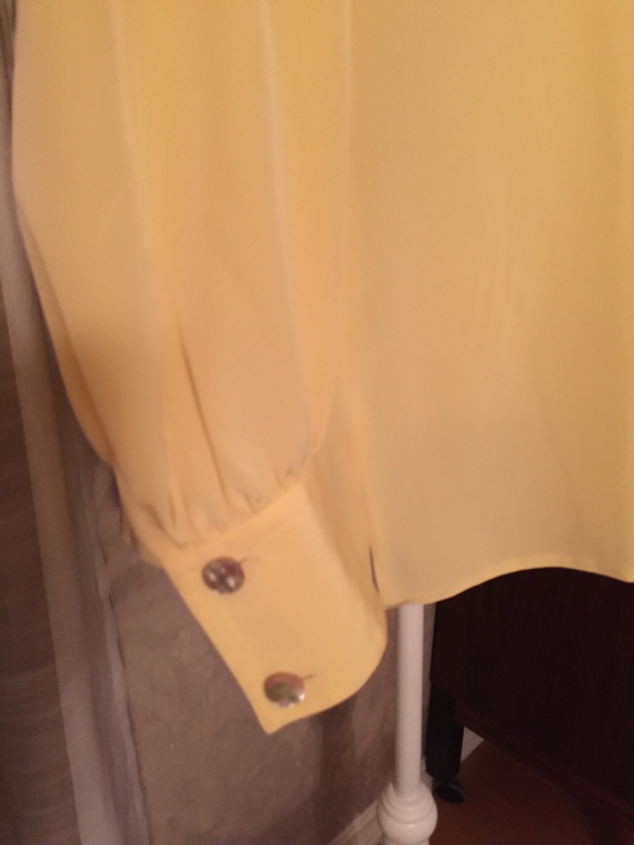 Lekker, gul bluse, str. 42/44 - Epla