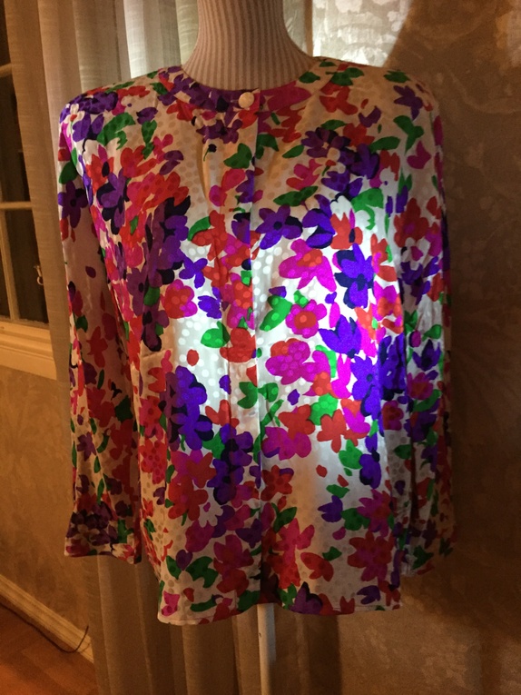 Lekker, fargerik silkebluse - Epla