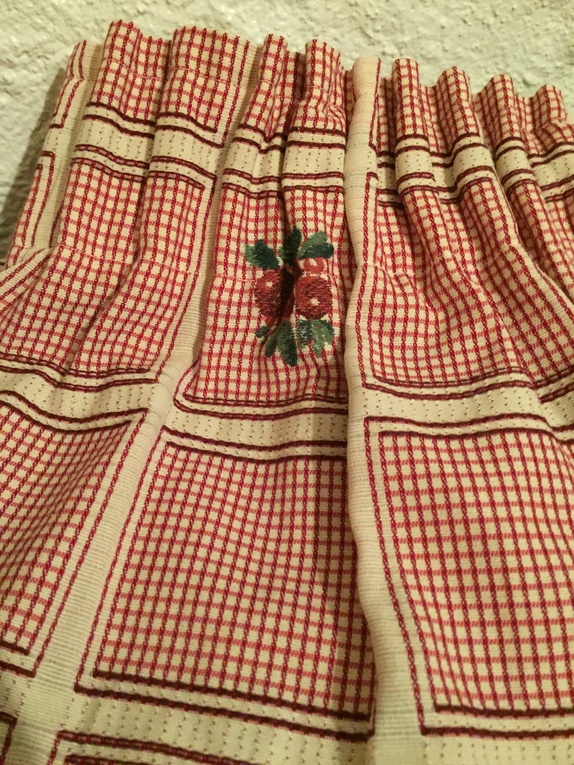 Koselige rutete gardiner - Epla