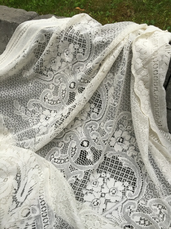 Nostalgiske, gjennomsiktige gardiner - Epla