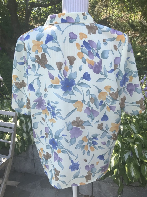 Blomstrete kortermet bluse, Str 42 - Epla