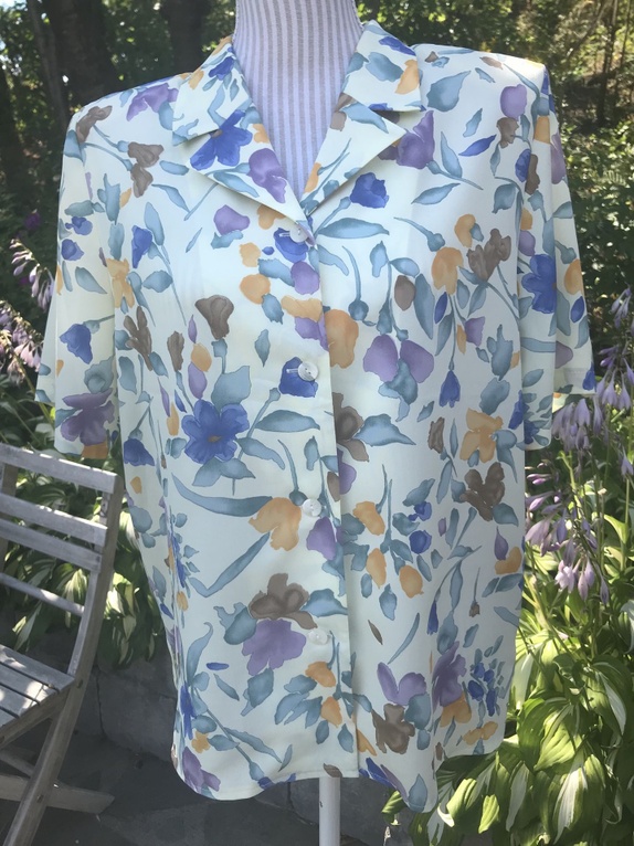 Blomstrete kortermet bluse, Str 42 - Epla