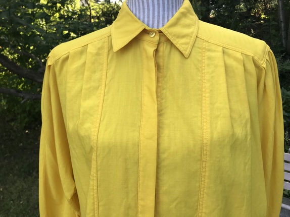 Gul vintage bluse i 100% ull, lekre detaljer - Epla